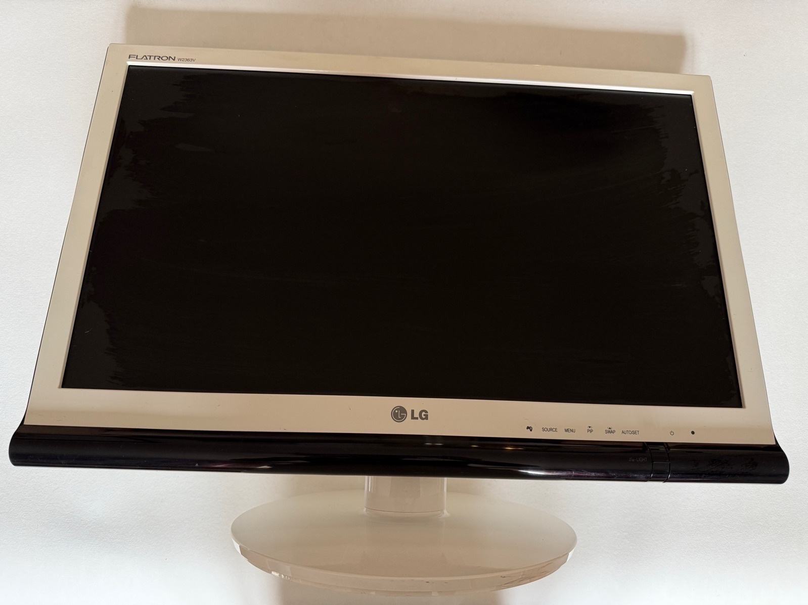 23-palčni monitor LG FLATRON