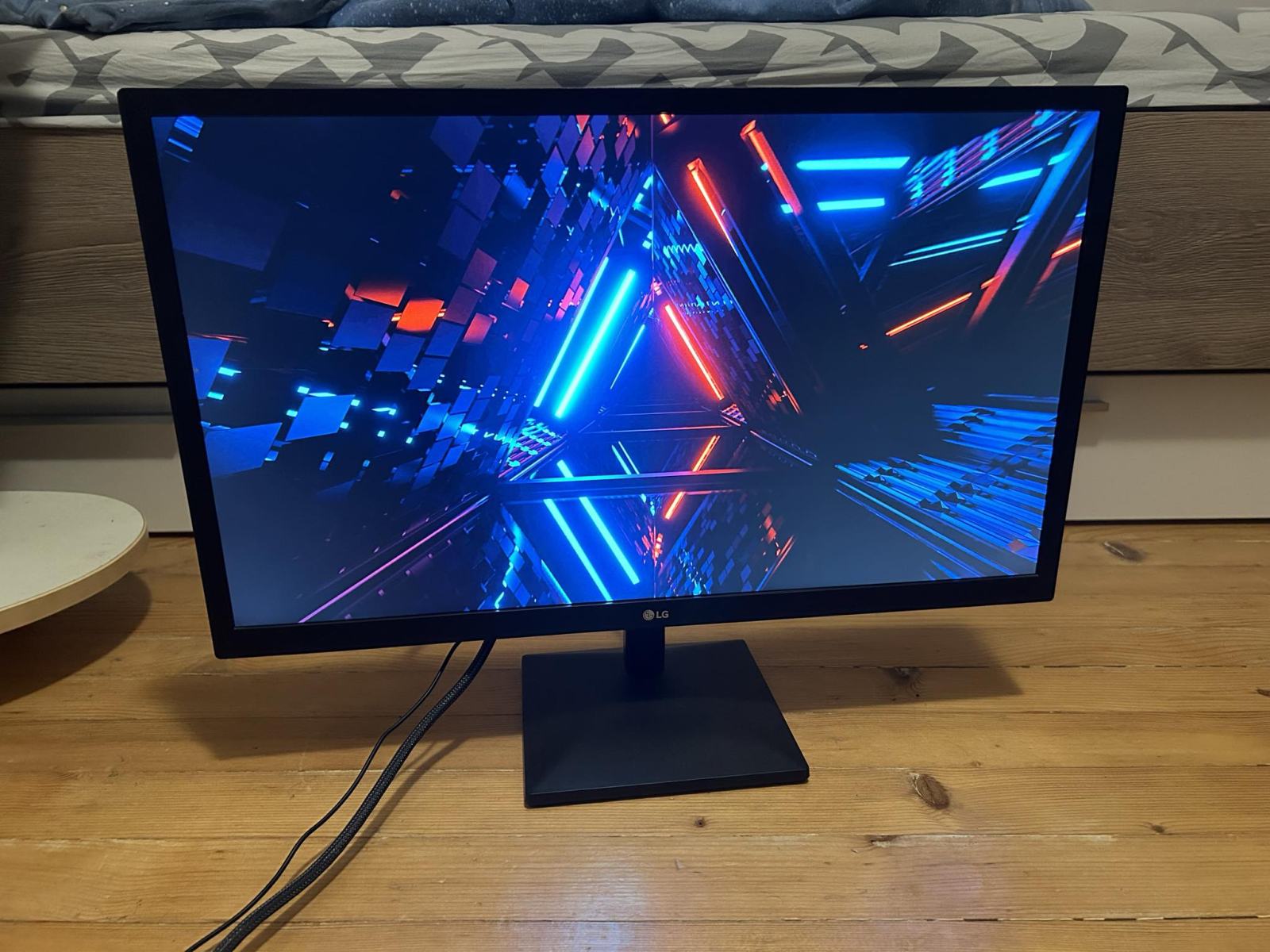 Monitor LG 24 75Hz FULL HD Brezhiben!