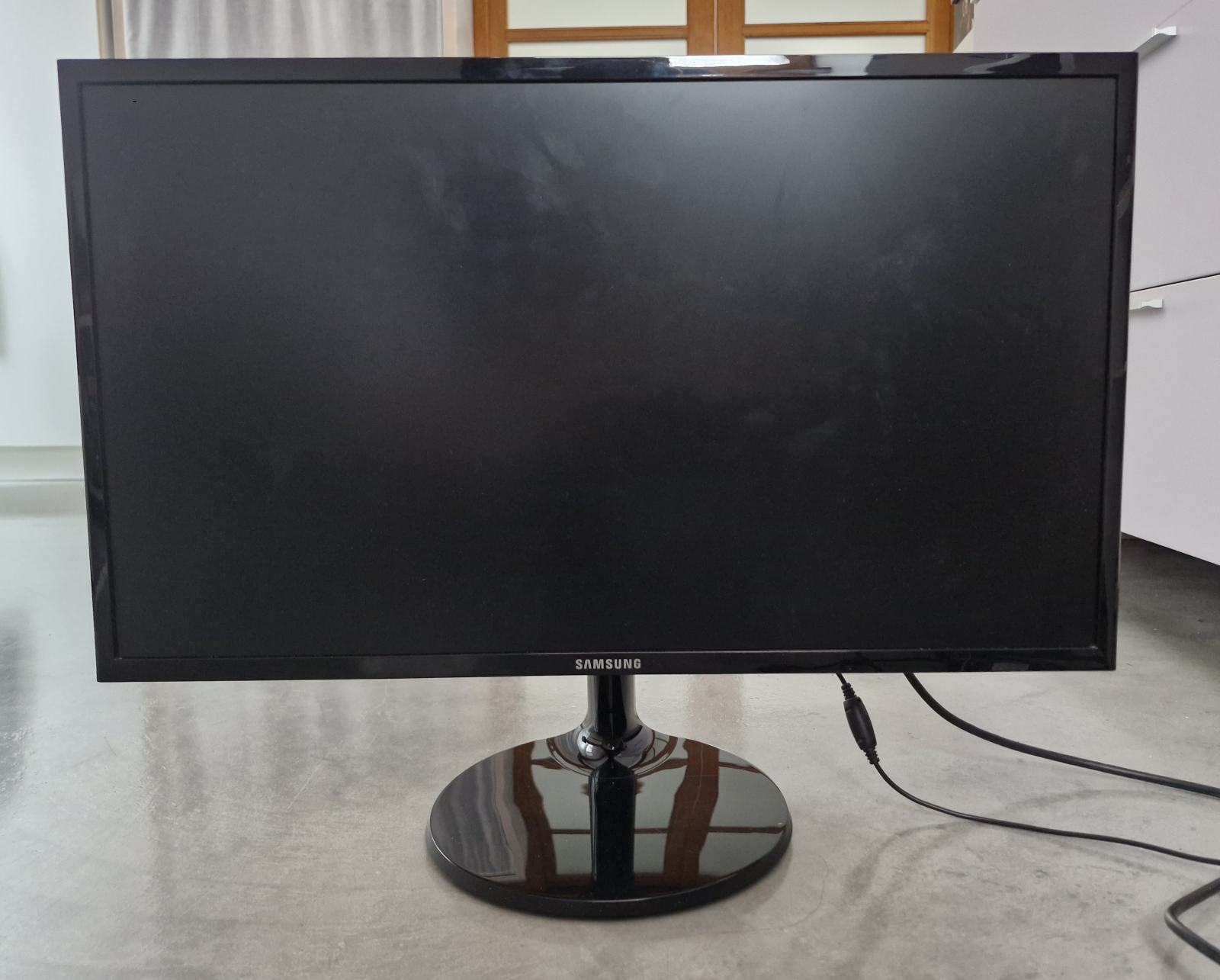 Samsung 24 FullHD monitor, model S24F352FHU