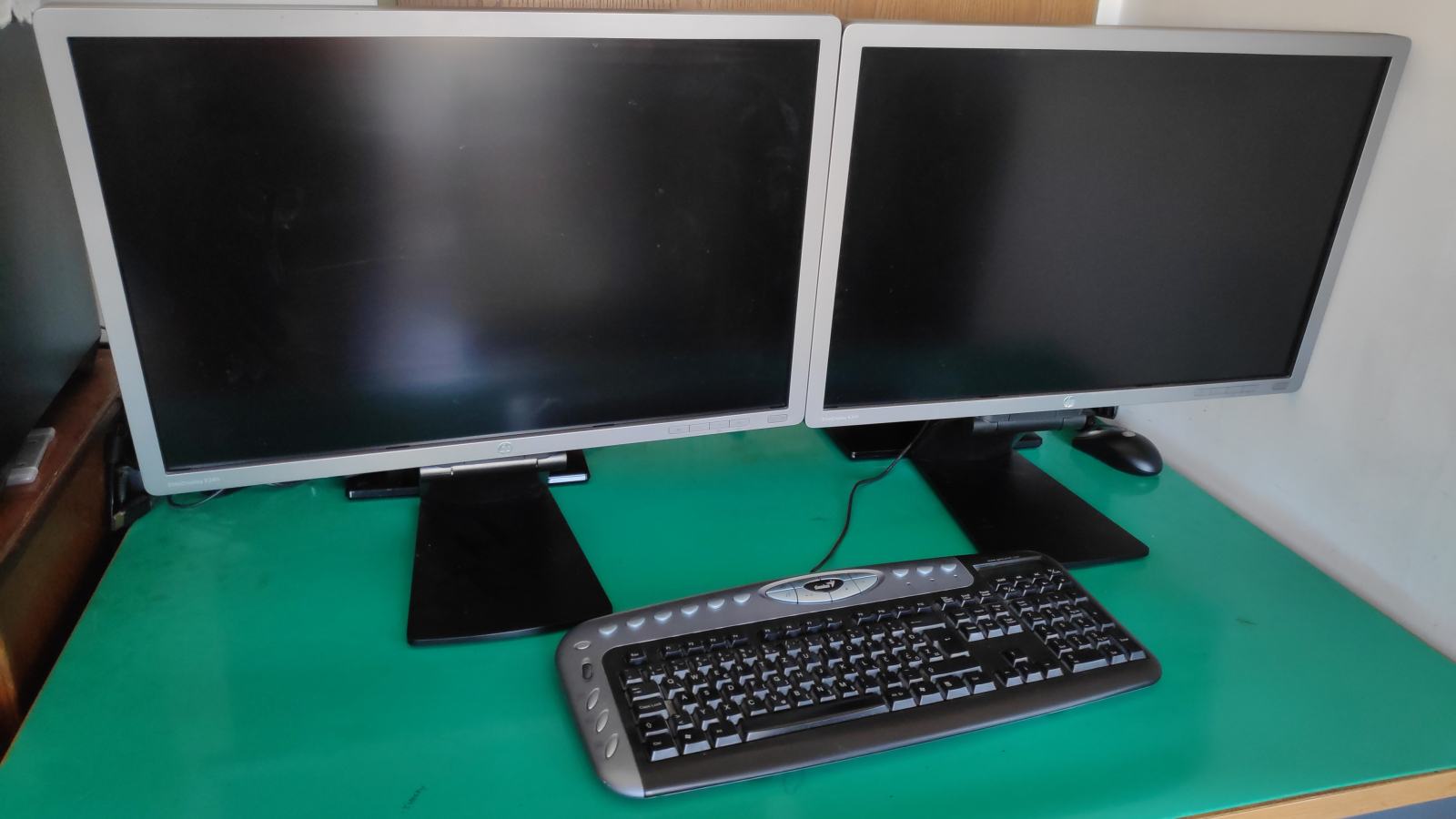 HP EliteDisplay E243i 24-inch Monitor(24 col