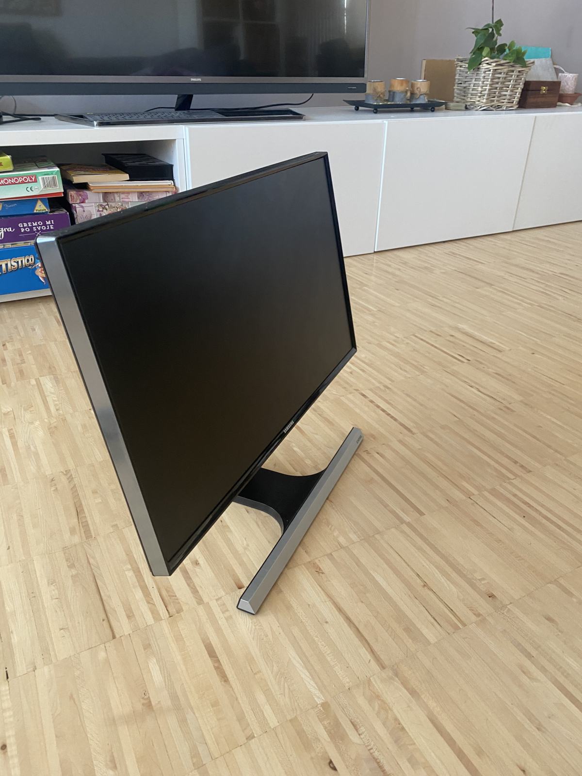 Prodam monitor samsung S24D590L