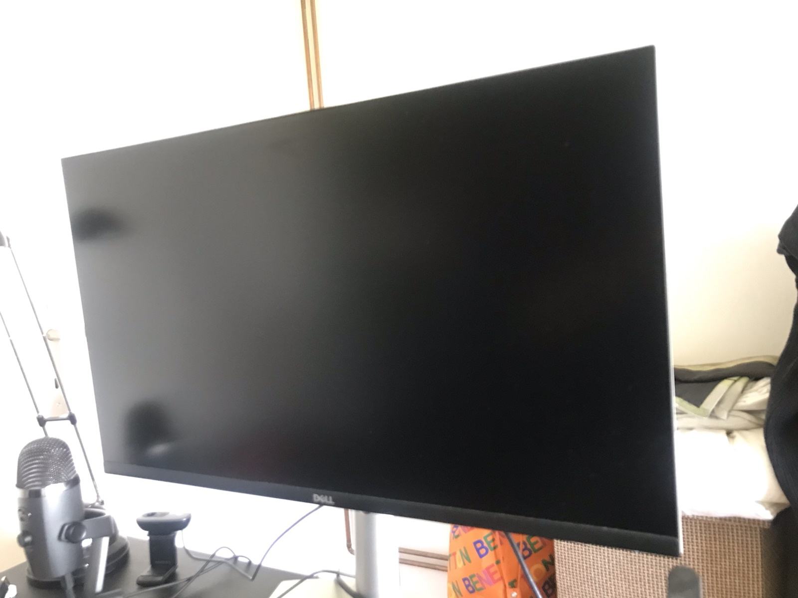 Kot nov monitor DELL S2721HS