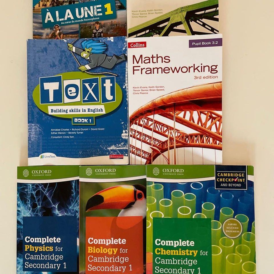 Šolske knjige v angleščini.English text books 5 eur vsak.