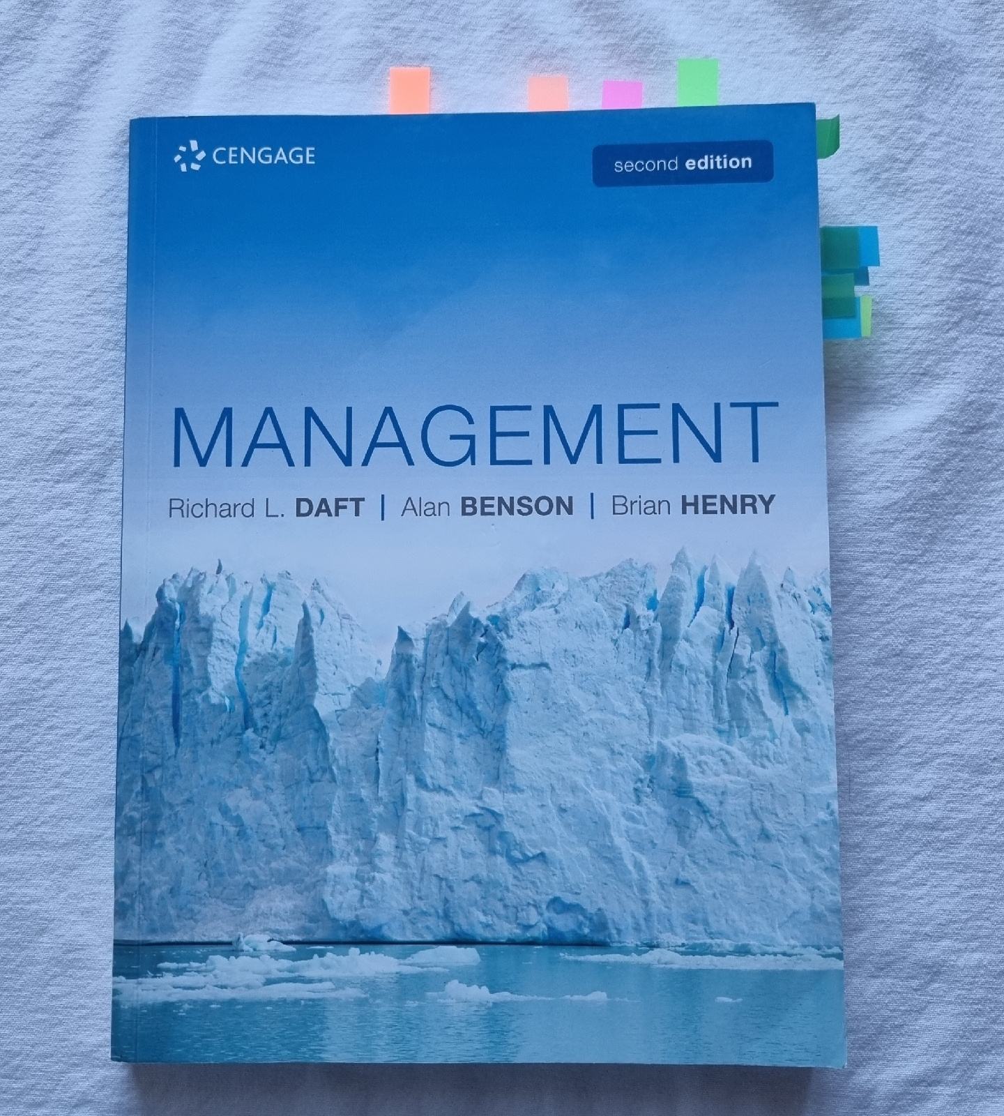 Učbenik Management: Daft, R. L., Benson, A., & Henry, B. (2020; 2nd.)