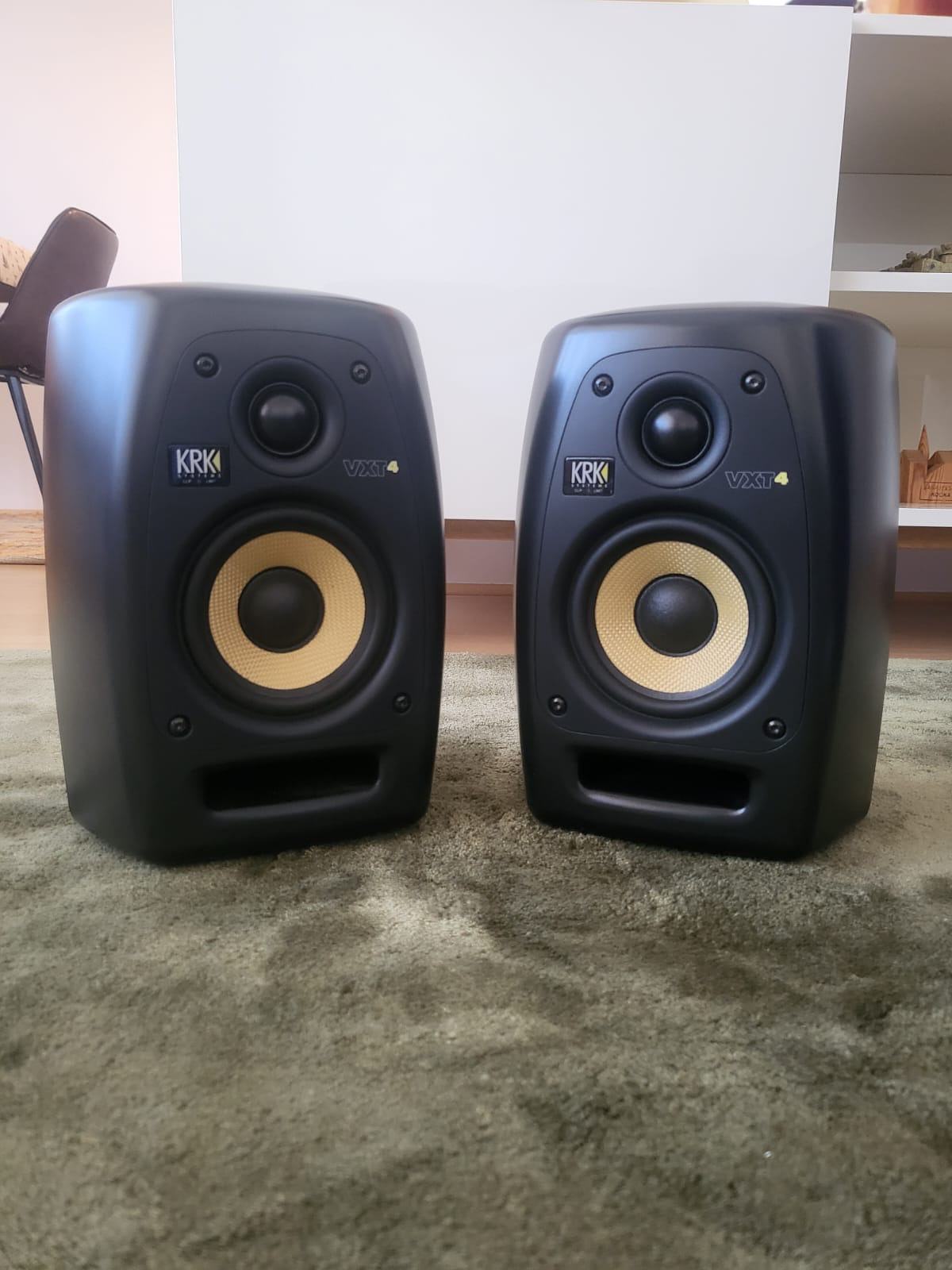 KRK VXT4 studio monitorji