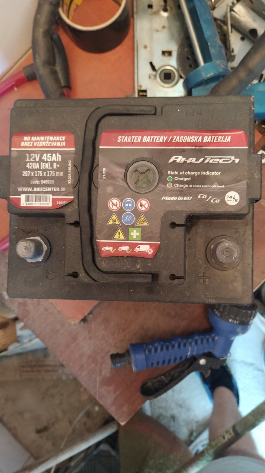 avtomobilski akumolator akutech, 12 V 45 Ah