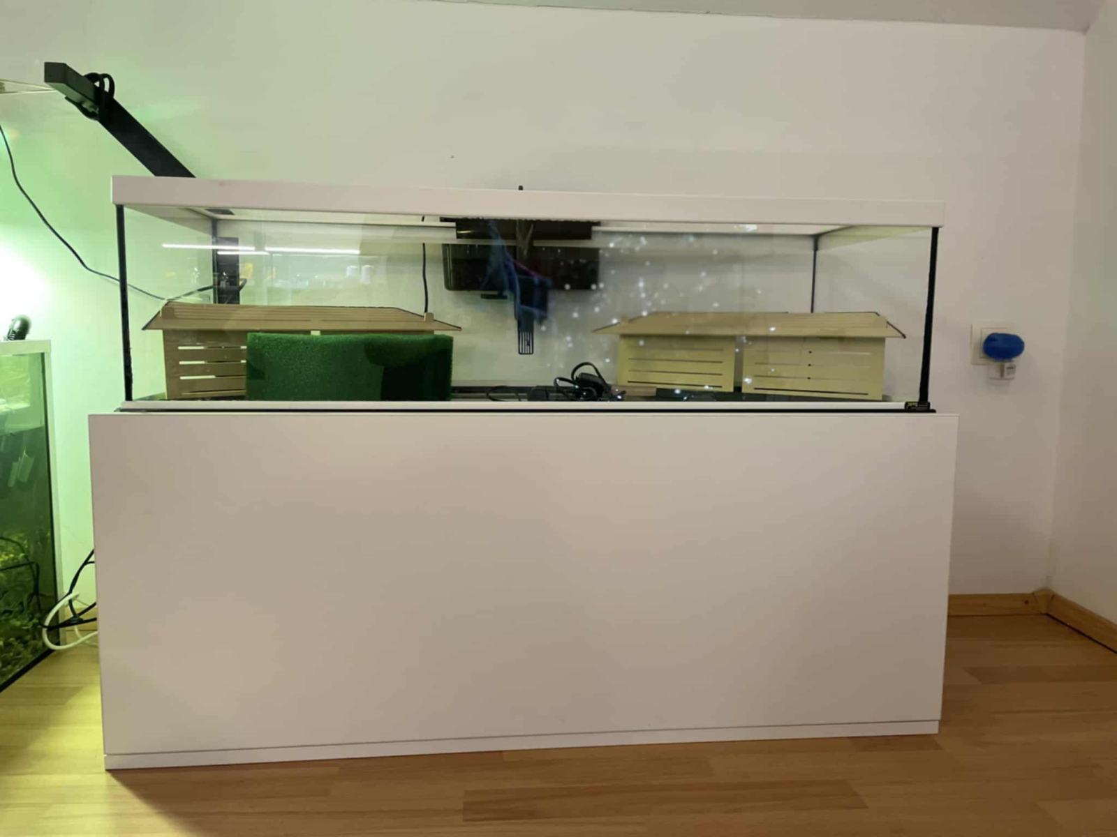 PRODAM AKVARIJ