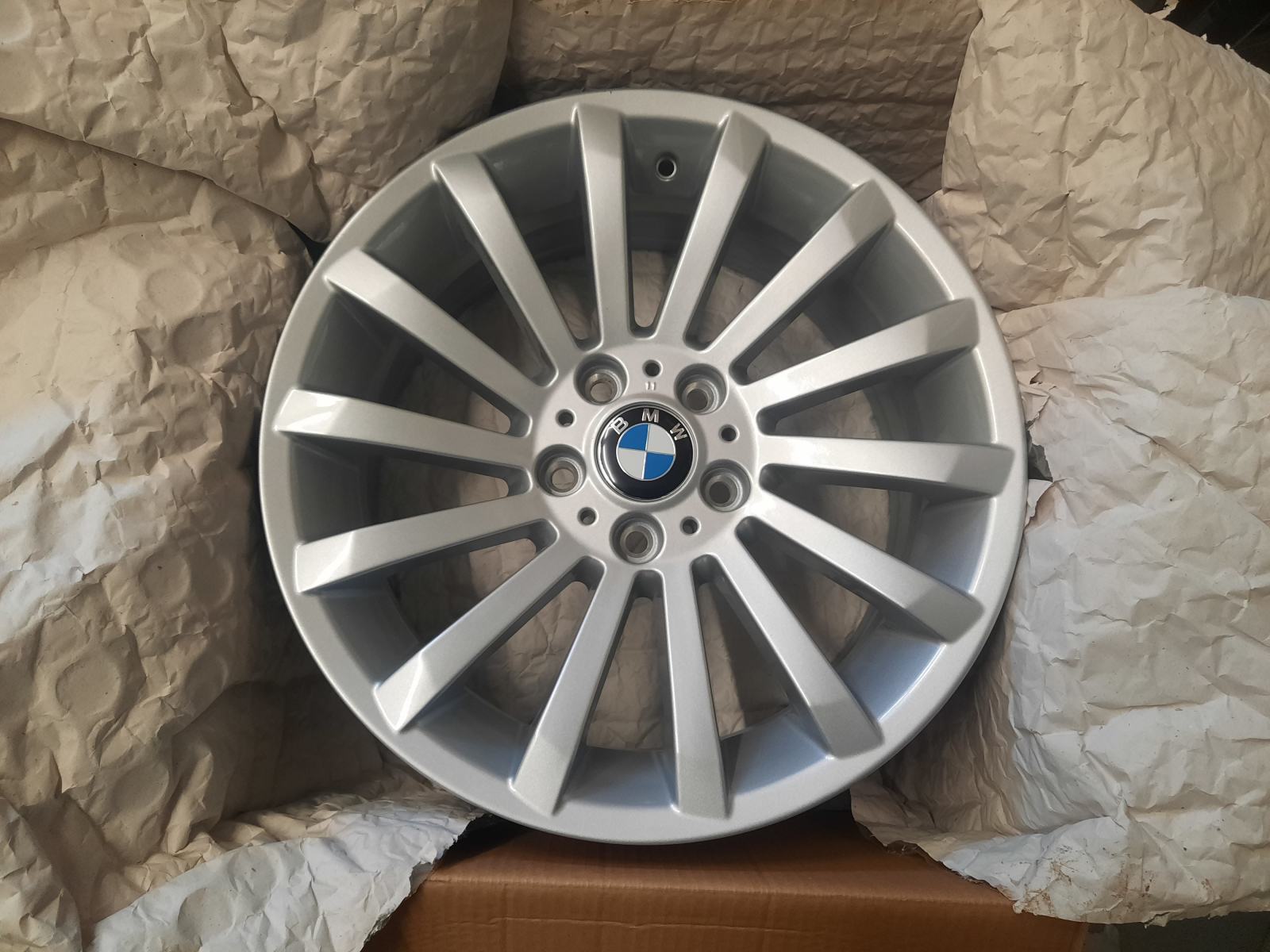 1x NOVO BMW platišče style 196 18 6775607 8x18 et34