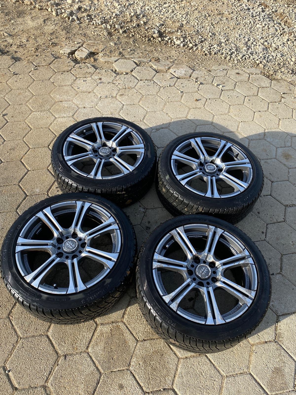 Platišča MOMO CORSE 17col 5x120