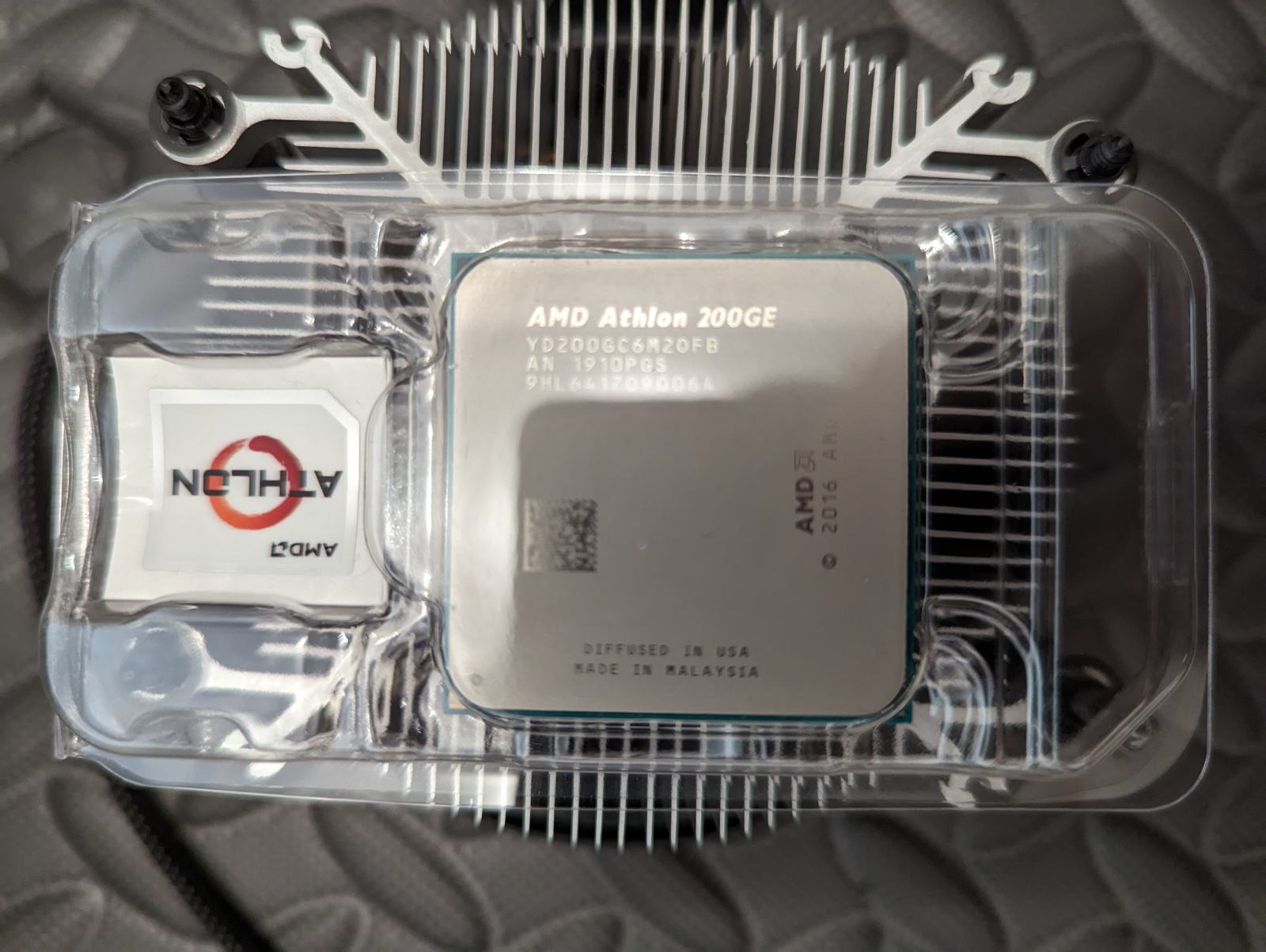 AMD 200GE z wraith spire hladilnikom