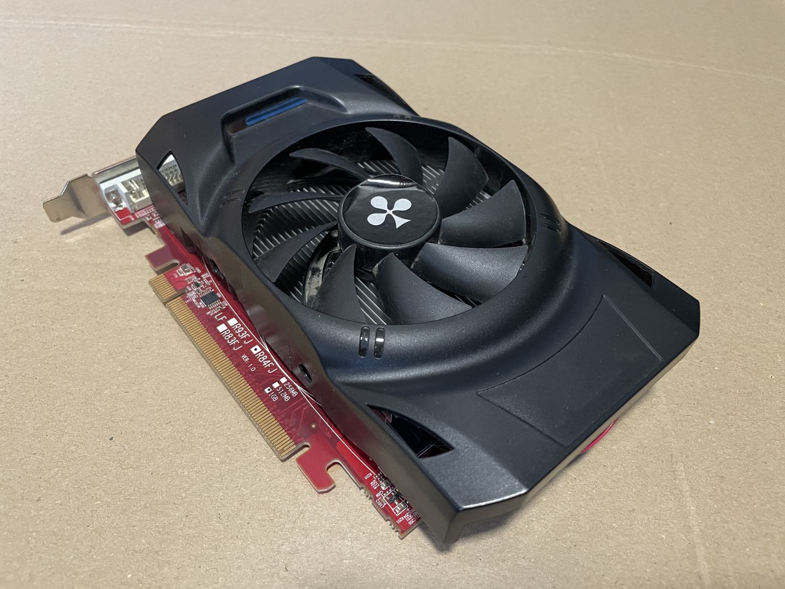 AMD Radeon HD6750 1GB