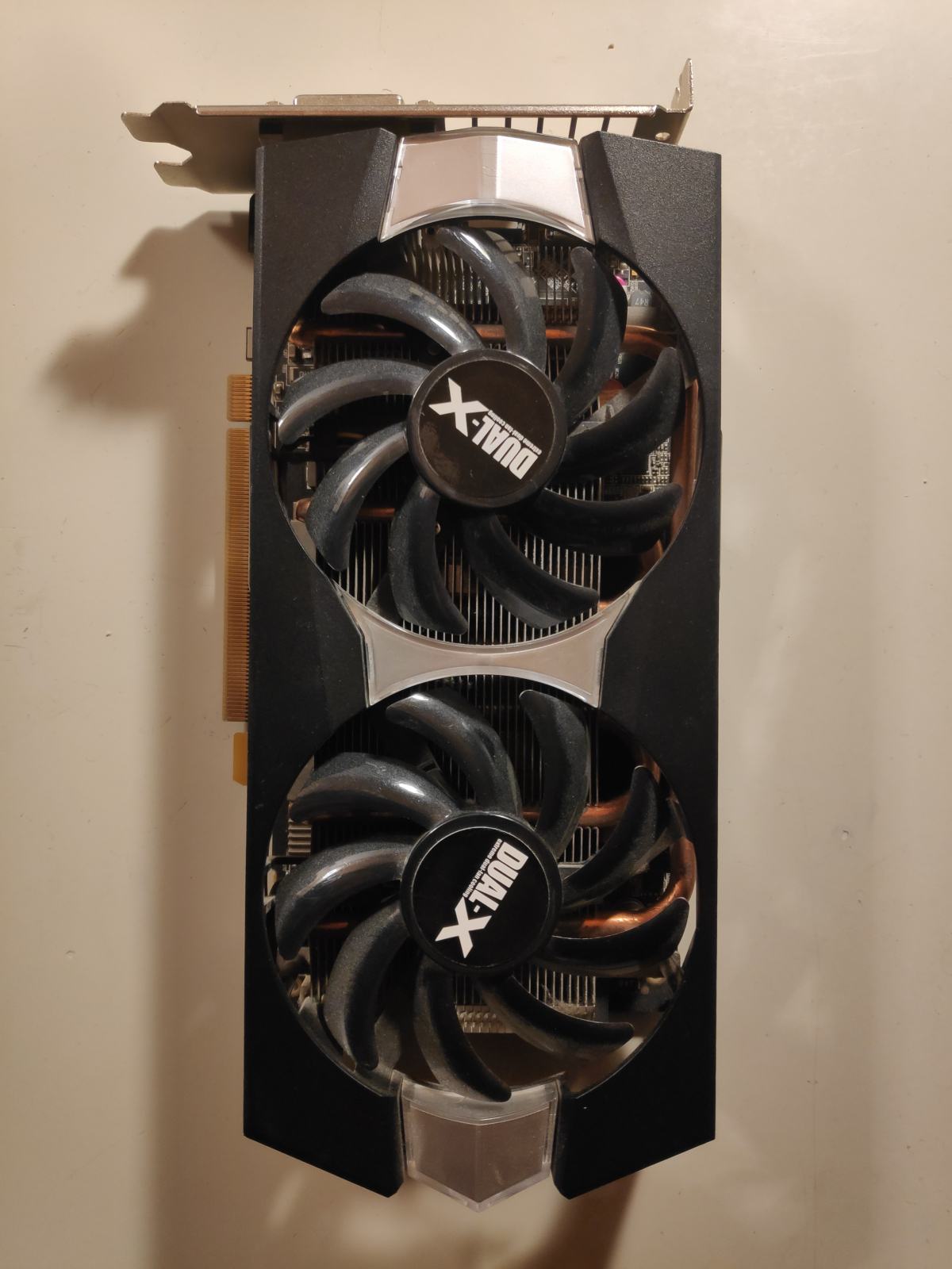 HD 7950 3GB in R9 270X 2GB nedelujoče.