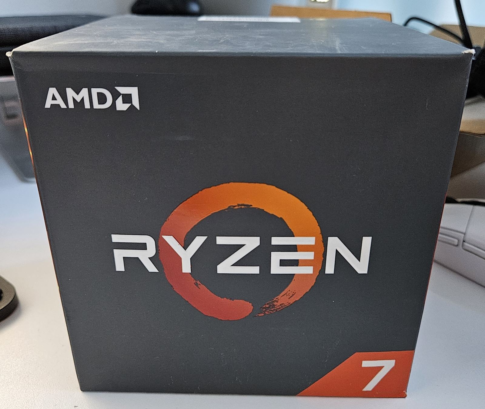 NOV AMD RYZEN 7 2700X 3.7GHz 105W BOX WRAITH PRISM + HLADILNIK