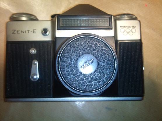 Analogni fotoaparat Zenit Moskva E 80