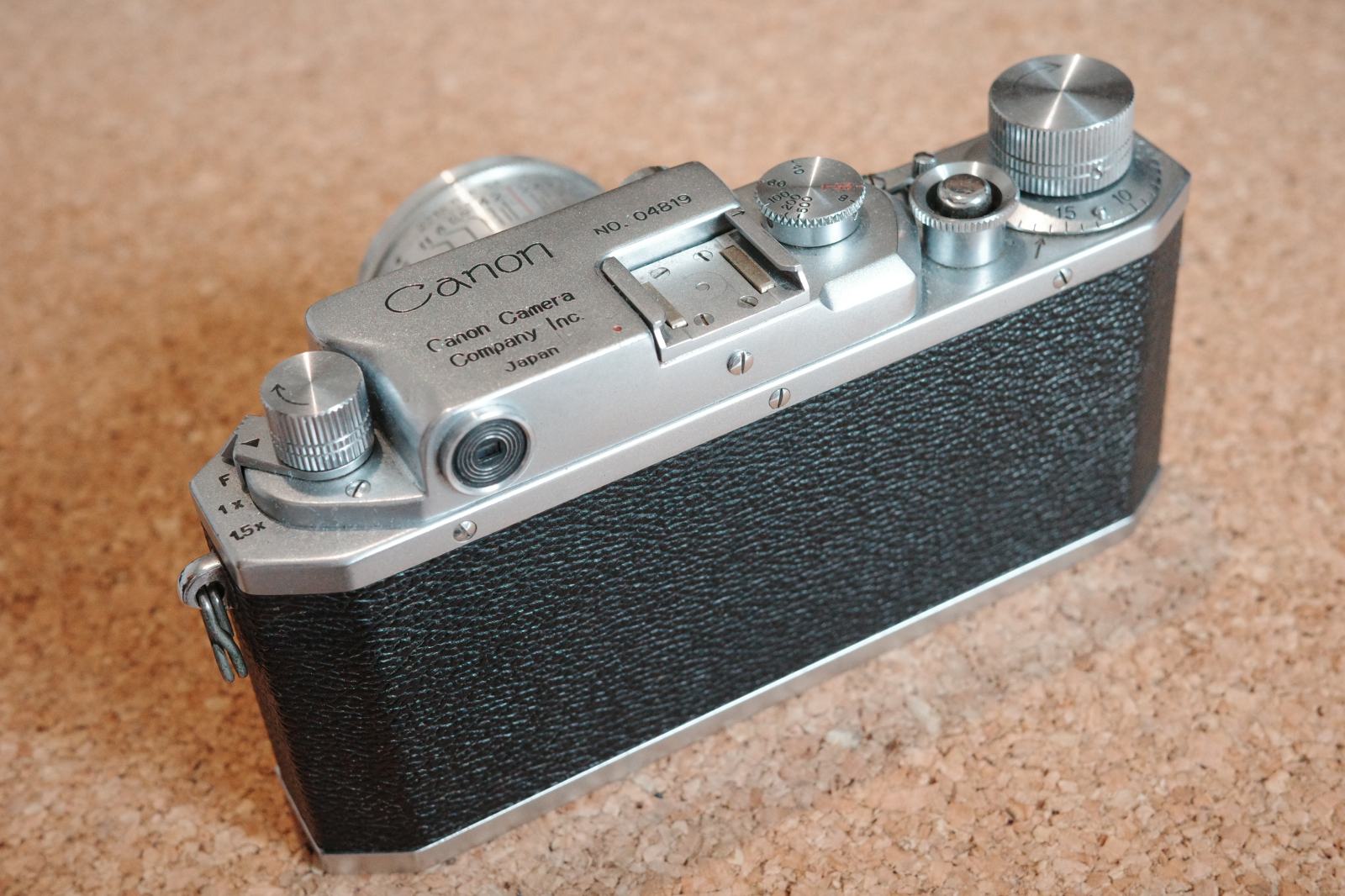 Canon IId z objektivom