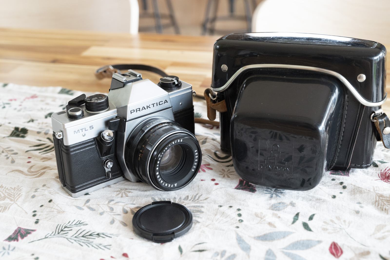 Praktica MTL5 s Pentacon 50 mm F/1.8 objektivom - super delujoče