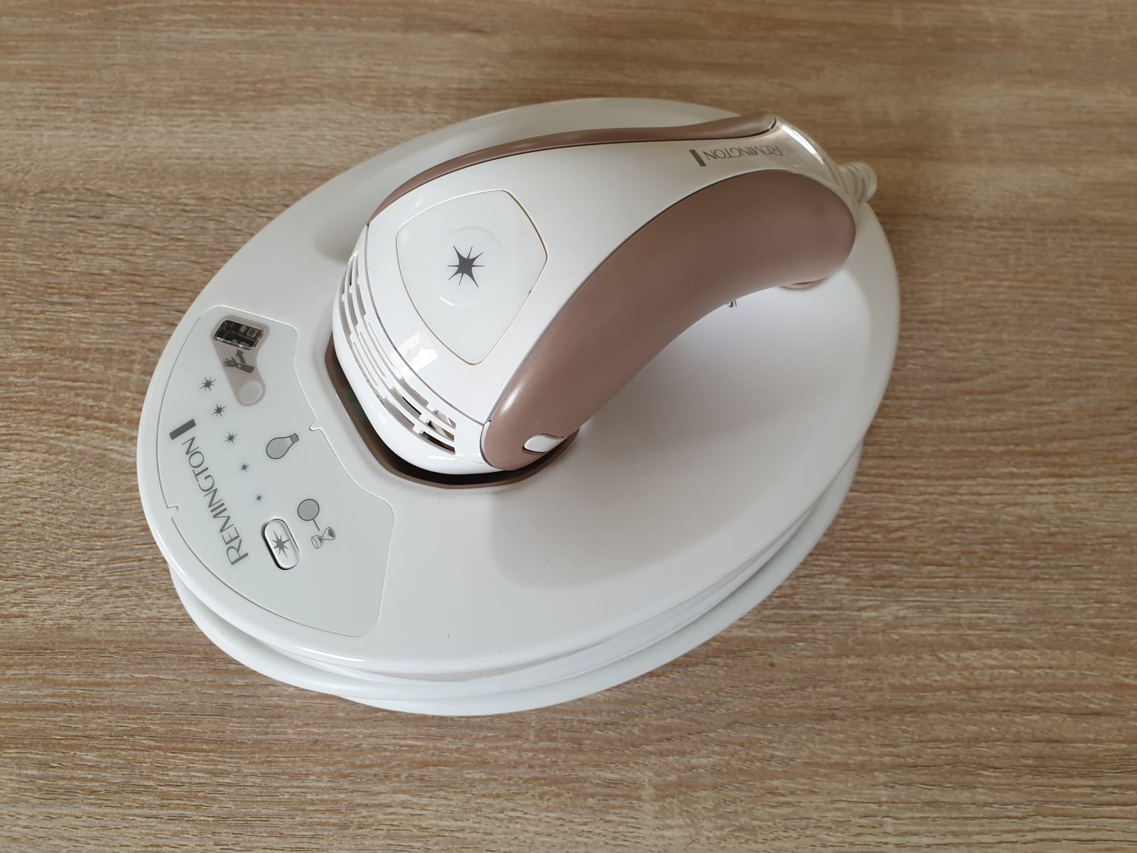 odstranjevalnik dlak Remington I-Light Pro IPL6000