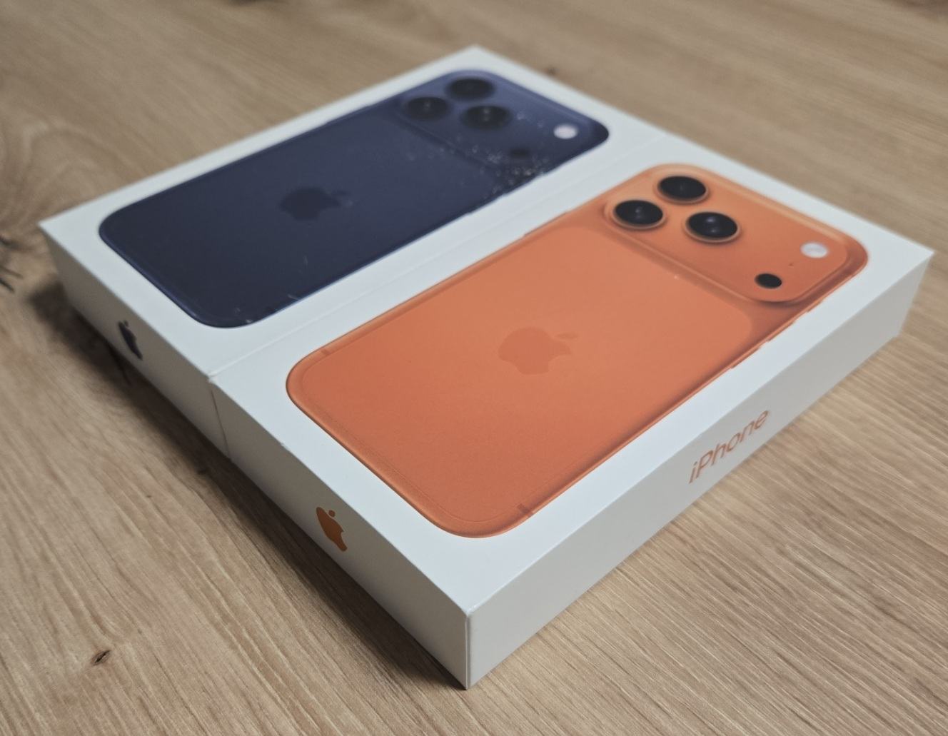 APPLE iPhone 17 Pro 256 GB - Deep Blue - Cosmic Orange