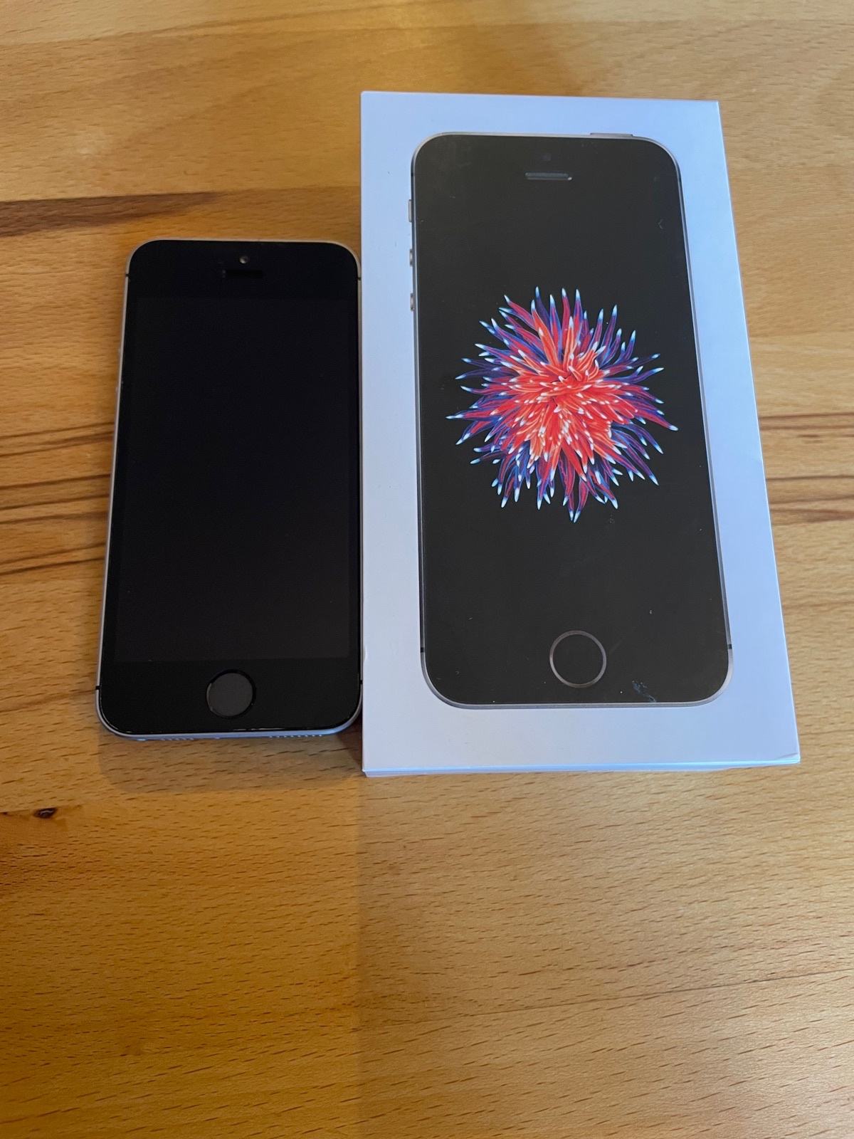 Apple iPhone SE 32 gb