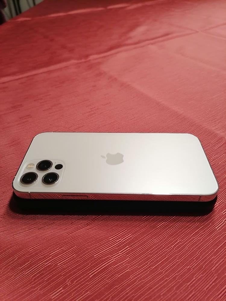 IPHONE 12 PRO, SILVER, ZELO UGODNO