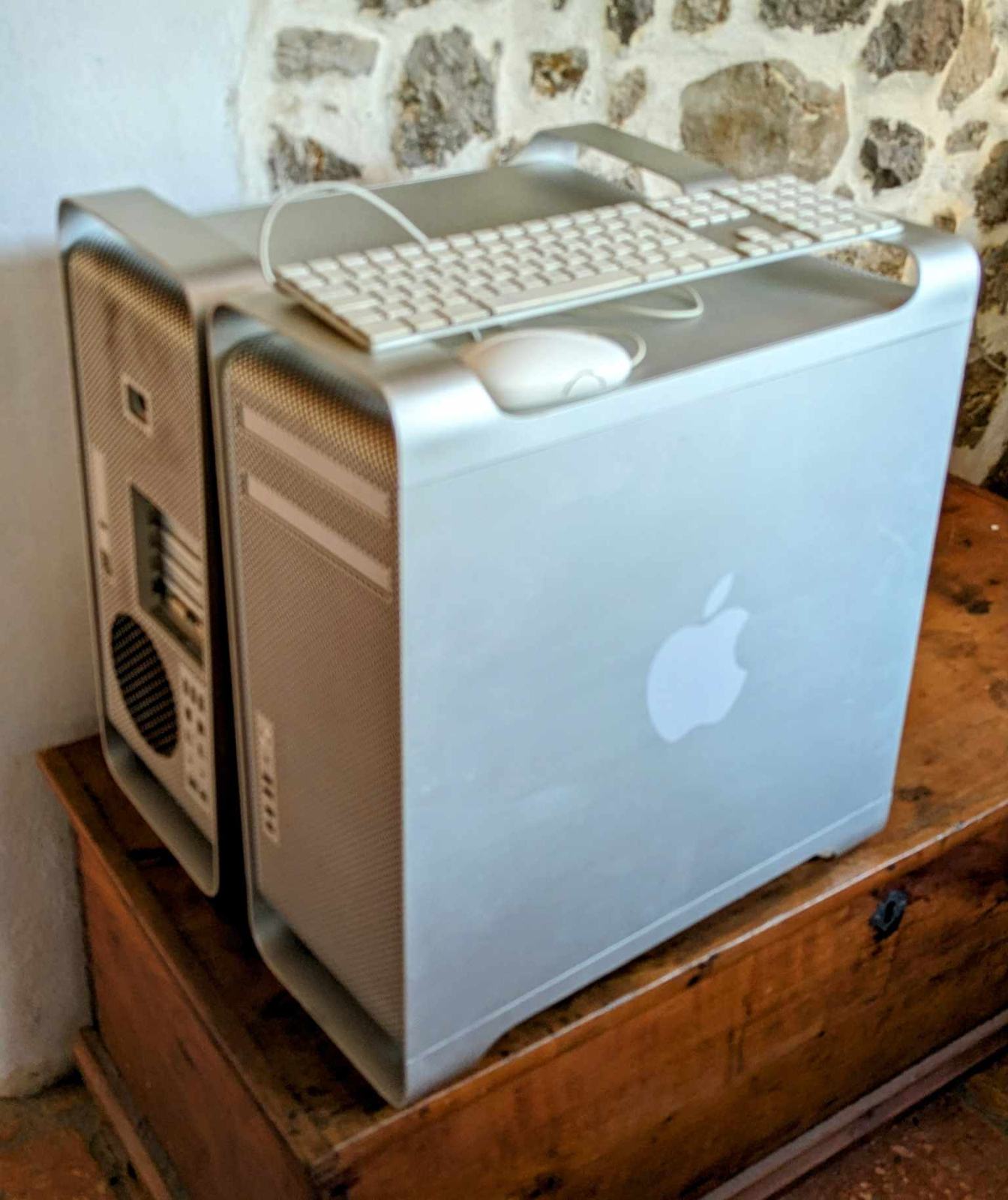 2 x Mac Pro 3.1 (ne delujoči grafični kartici)