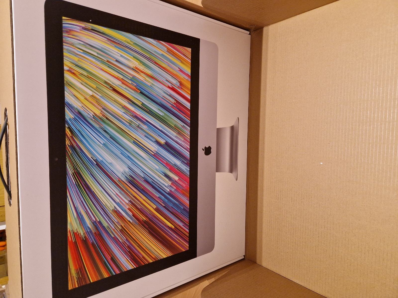 imac 21.5 2019 (i7 6-core, 32gb, 1.5tb, radeon 555x)