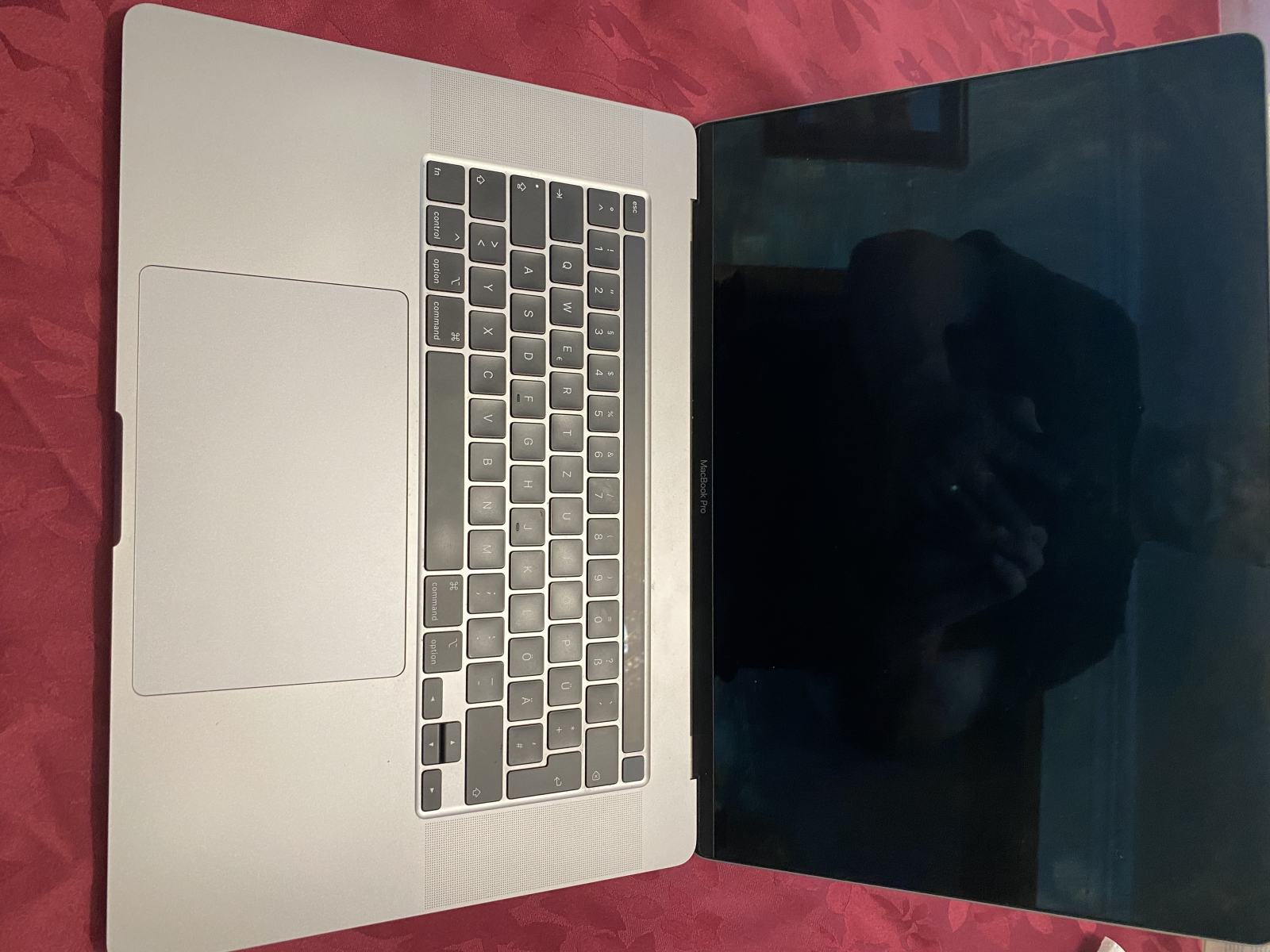 MacBook Pro 2019 (16-inch, i7, 16GB RAM, AMD 4GB, 512GB SSD )