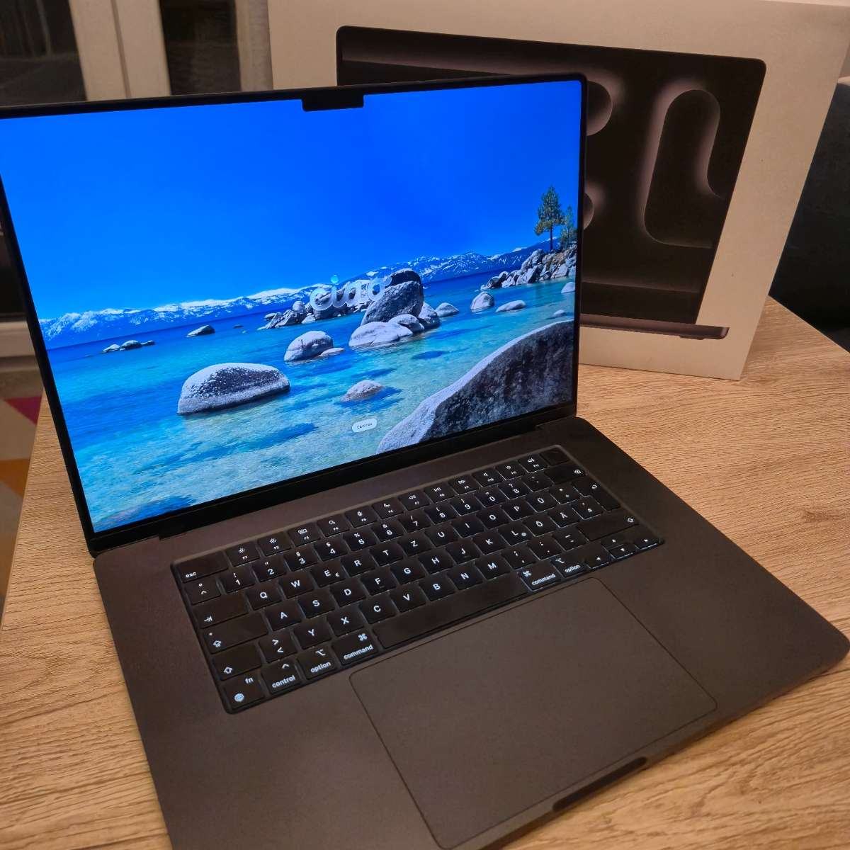 16 MacBook Pro *KOT NOV* / M4 Max / 36 GB RAM / 1TB SSD