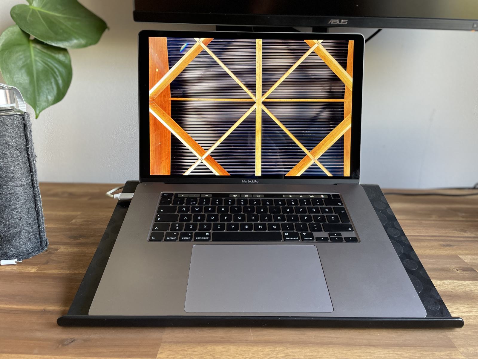 Apple Macbook Pro 2019 16-inch/ 32gb RAM/ i9/ 1 TB/8gb GPU