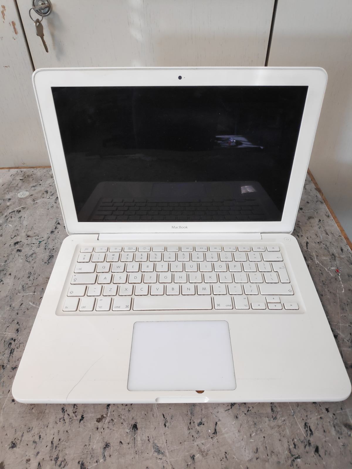Macbook A1342 13 po delih