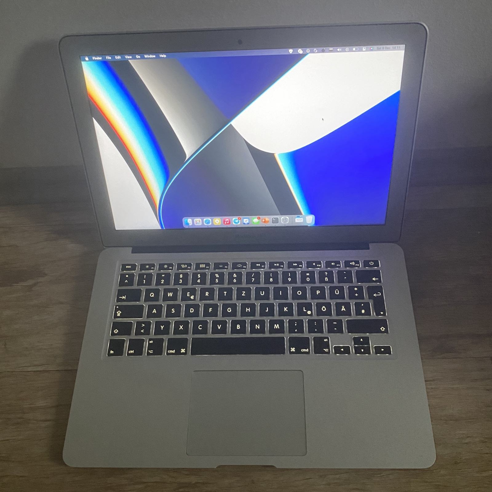 MacBook Air (13-inch, 2017) 128GB + oprema