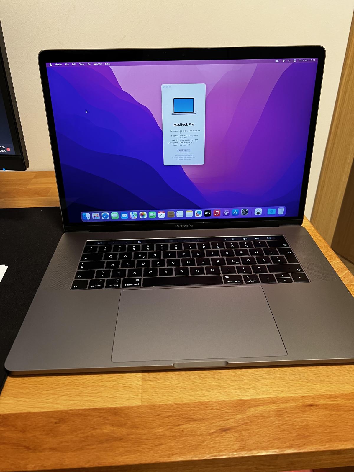 MacBook Pro 15” 2019 i7, 16GB RAM, 256 GB, Radeon 555X, A1990