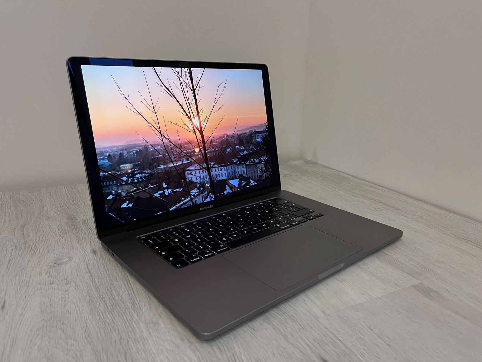 Macbook Pro 16 | 32 GB RAM | 512 GB SSD | 2020 | i7 | Touchbar