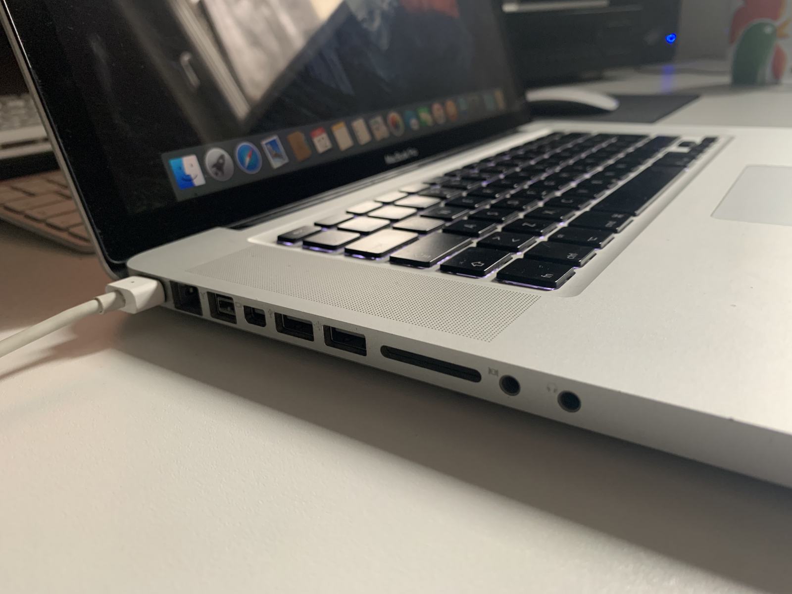 MacBook Pro 15-inch, Mid 2009 2,66 GHz Core 2 Duo, 8GB RAM, NVIDIA GeF