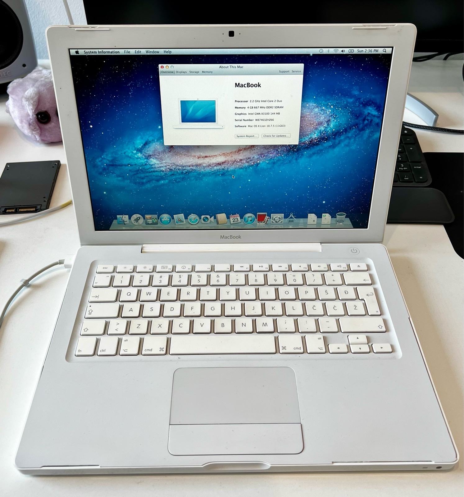Macbook White Late 2007 + original škatla + original instalacijska CD