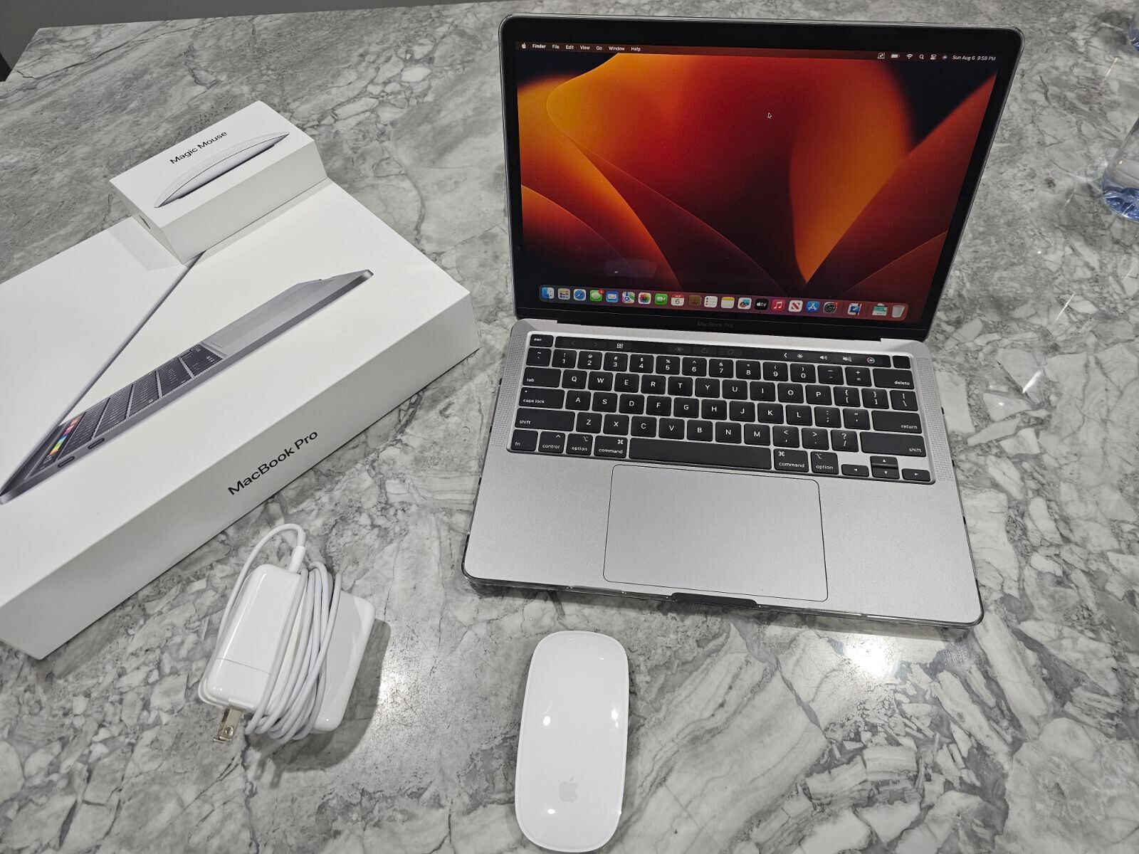 Prenosni računalnik Apple MacBook Pro 13 palcev (256 GB SSD, M1, 8 GB)