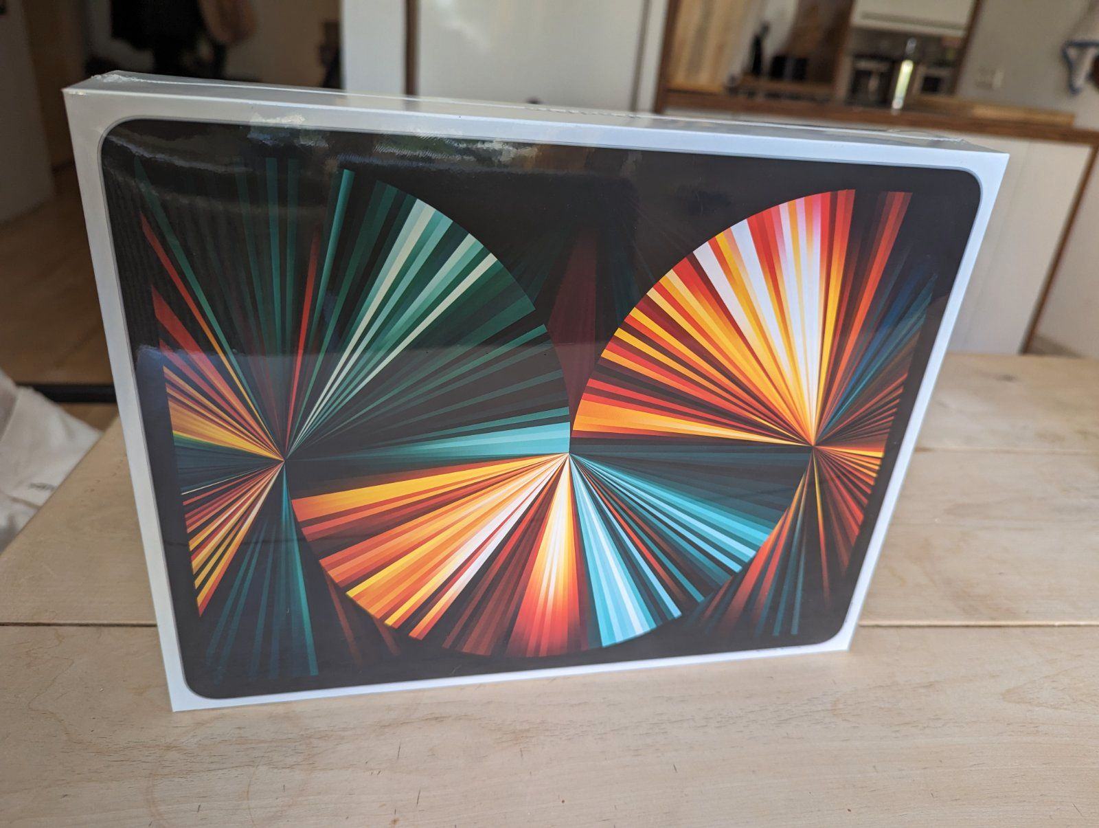 Apple iPad Pro 5. generacije 2TB Wi-Fi 12,9 palca - srebrna Novo