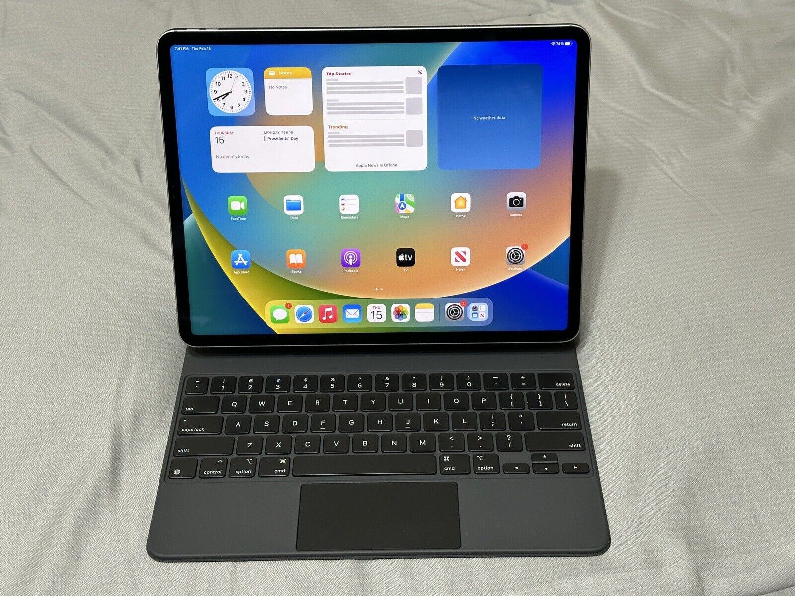 Apple iPad Pro 6th Gen 12,9 256GB Gray WiFi + Mobile s Magic Keyboard