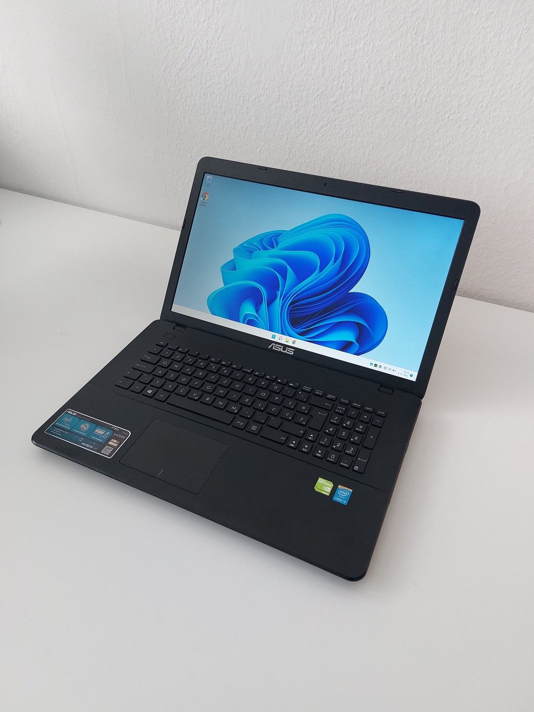 Asus F751L / i5-5gen, Nvidia 940M, 12GB RAM, SSD / Laptop, prenosnik