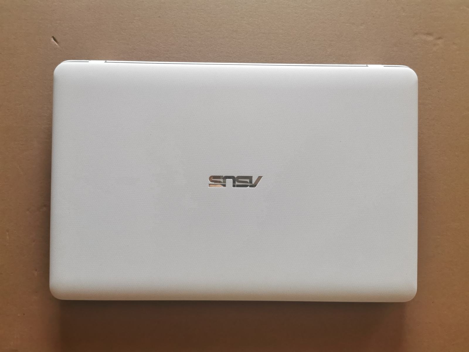 Asus prenosni računalnik Model x751m + nova baterija in polnilnik