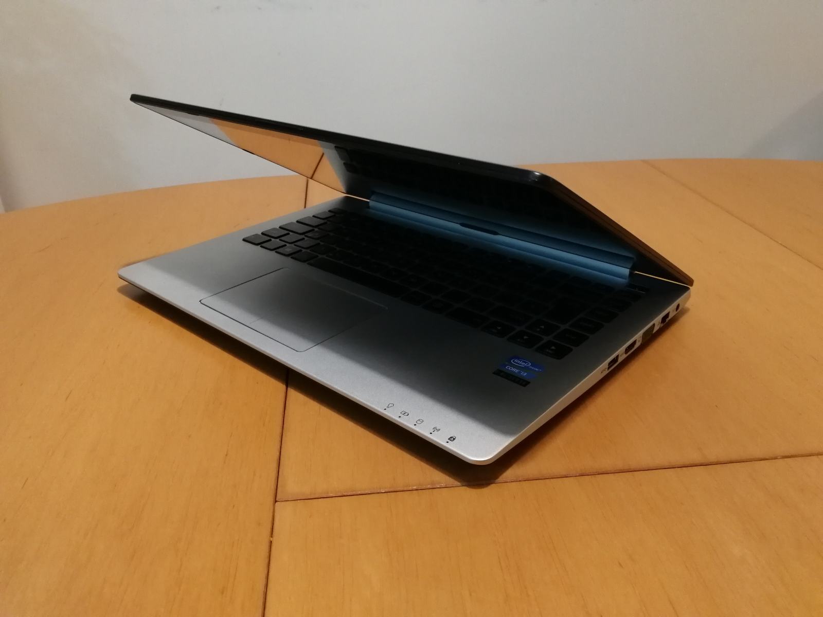 Asus S400c, 14, Intel core i3, 8 GB RAM, 256 GB SSD, na dotik