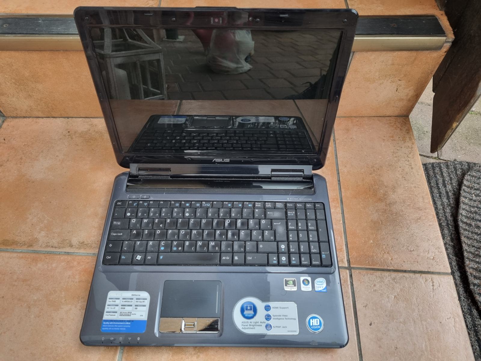 ASUS X5 Seria, 3gb ram, 320 disk, nvidia 1GB, HD LCD