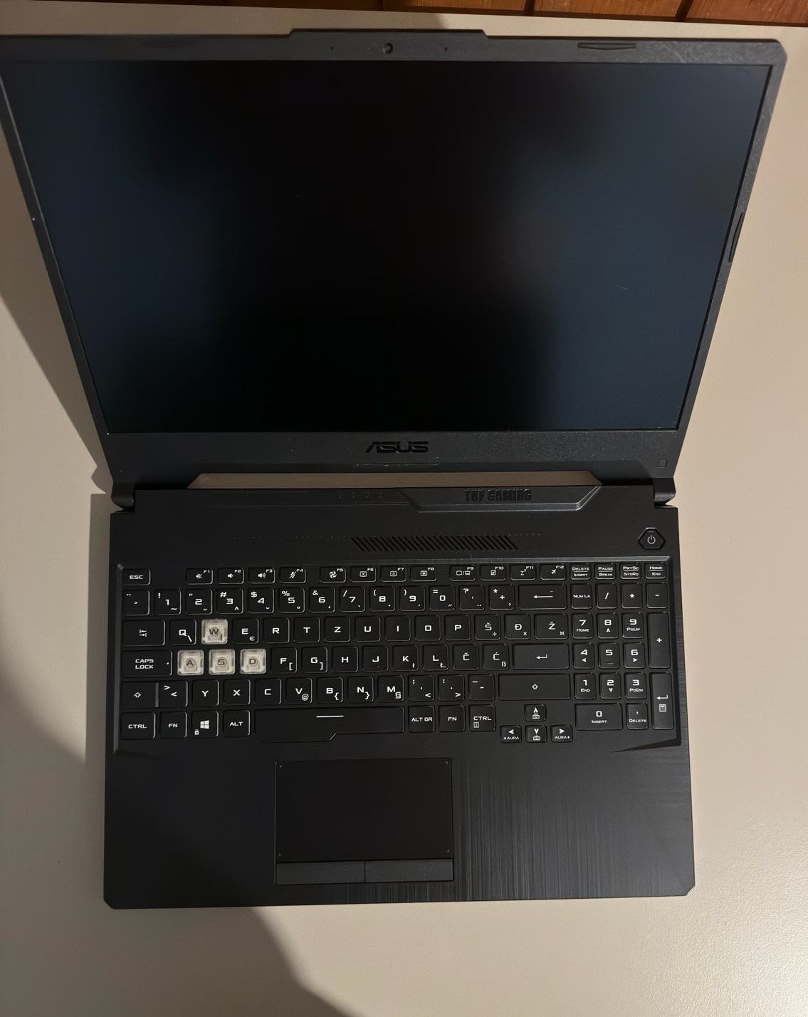 Gaming laptop Asus TUF Gaming A15 in tipkovnica, miška red dragon