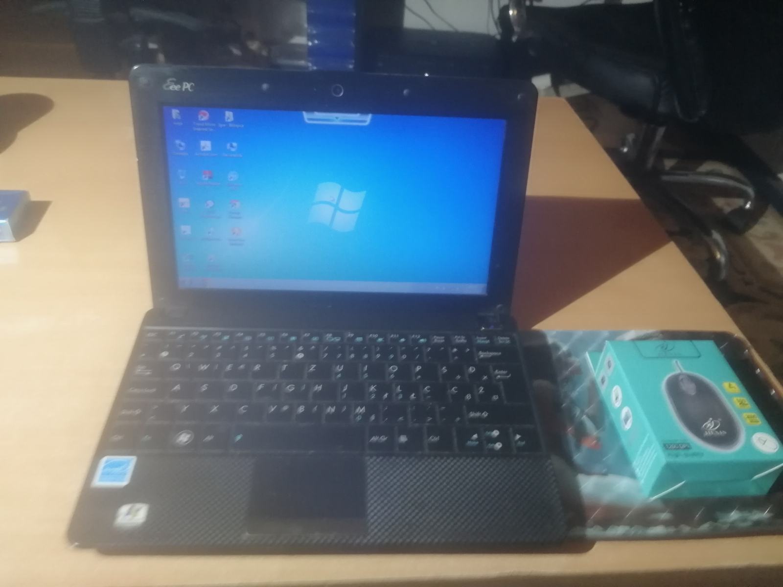 Mini prenosnik asus EEE PC 1001PX i novo misko