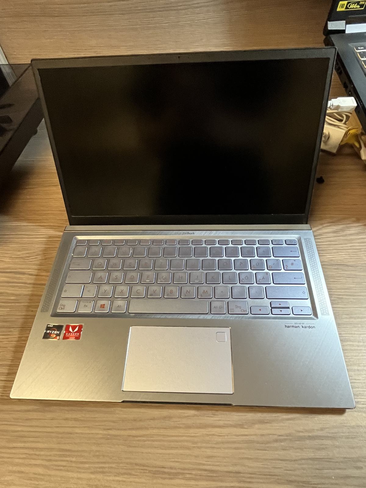 Prenosni računalnik Asus Zenbook UM431D