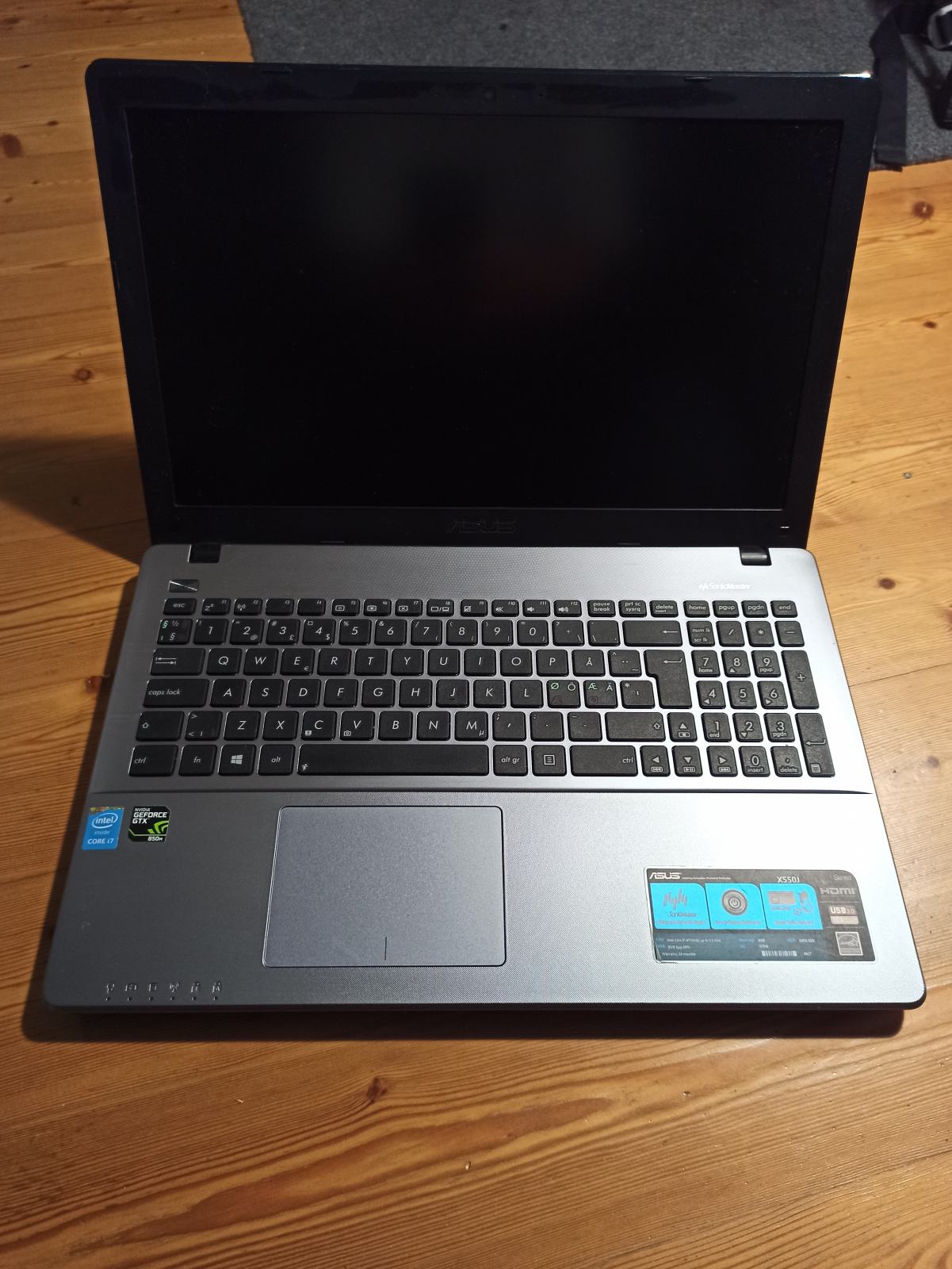 Prenosnik Asus i7-4710HQ Geforce 850m 8gb ram 256ssd