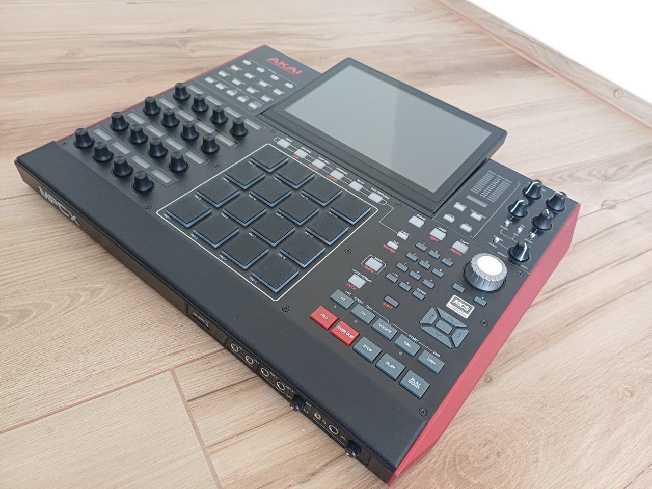 Akai MPC X kot nova
