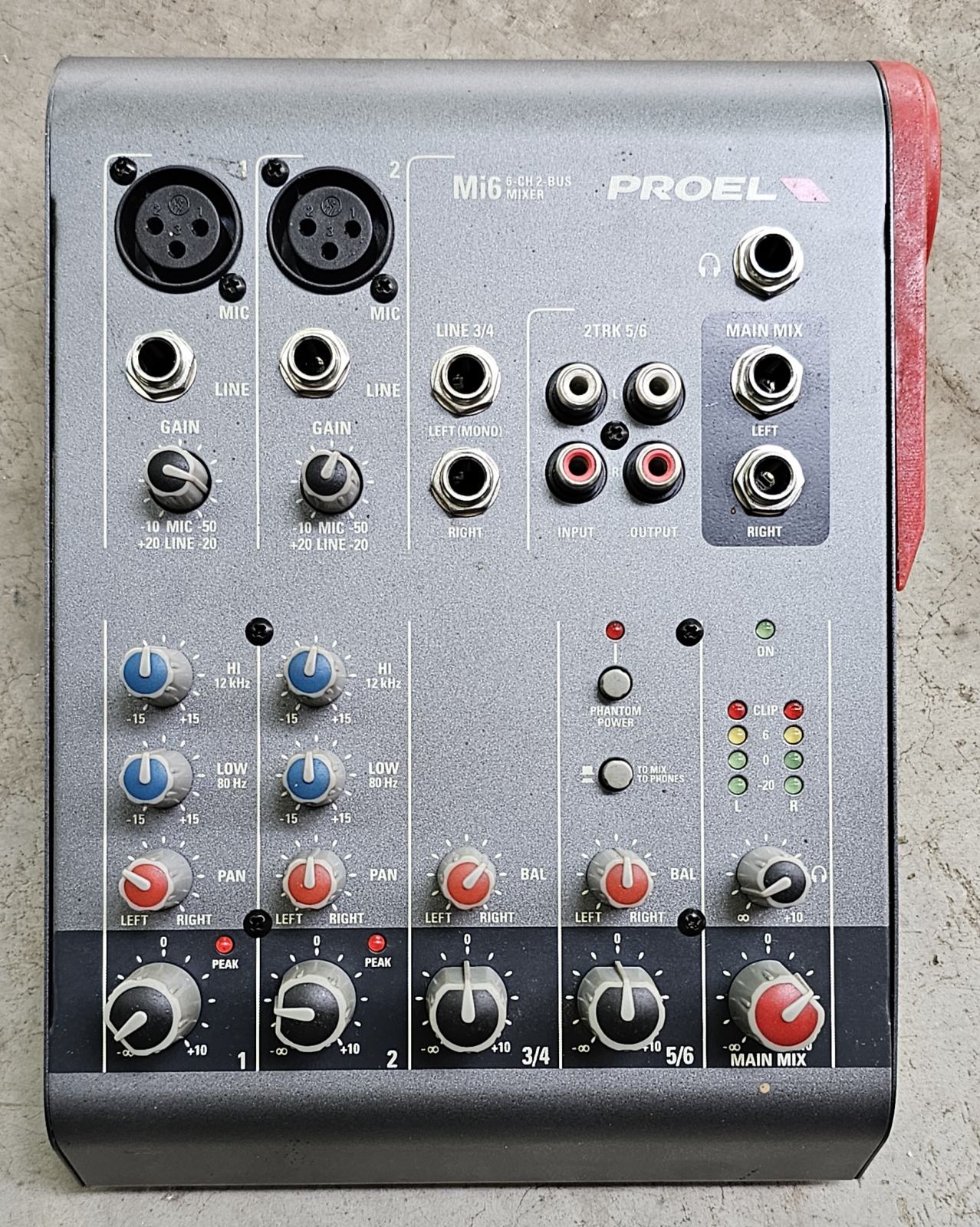 Mikesta Proel MI6 V delujočem stanju Brez adapterja napajalnika 18V C