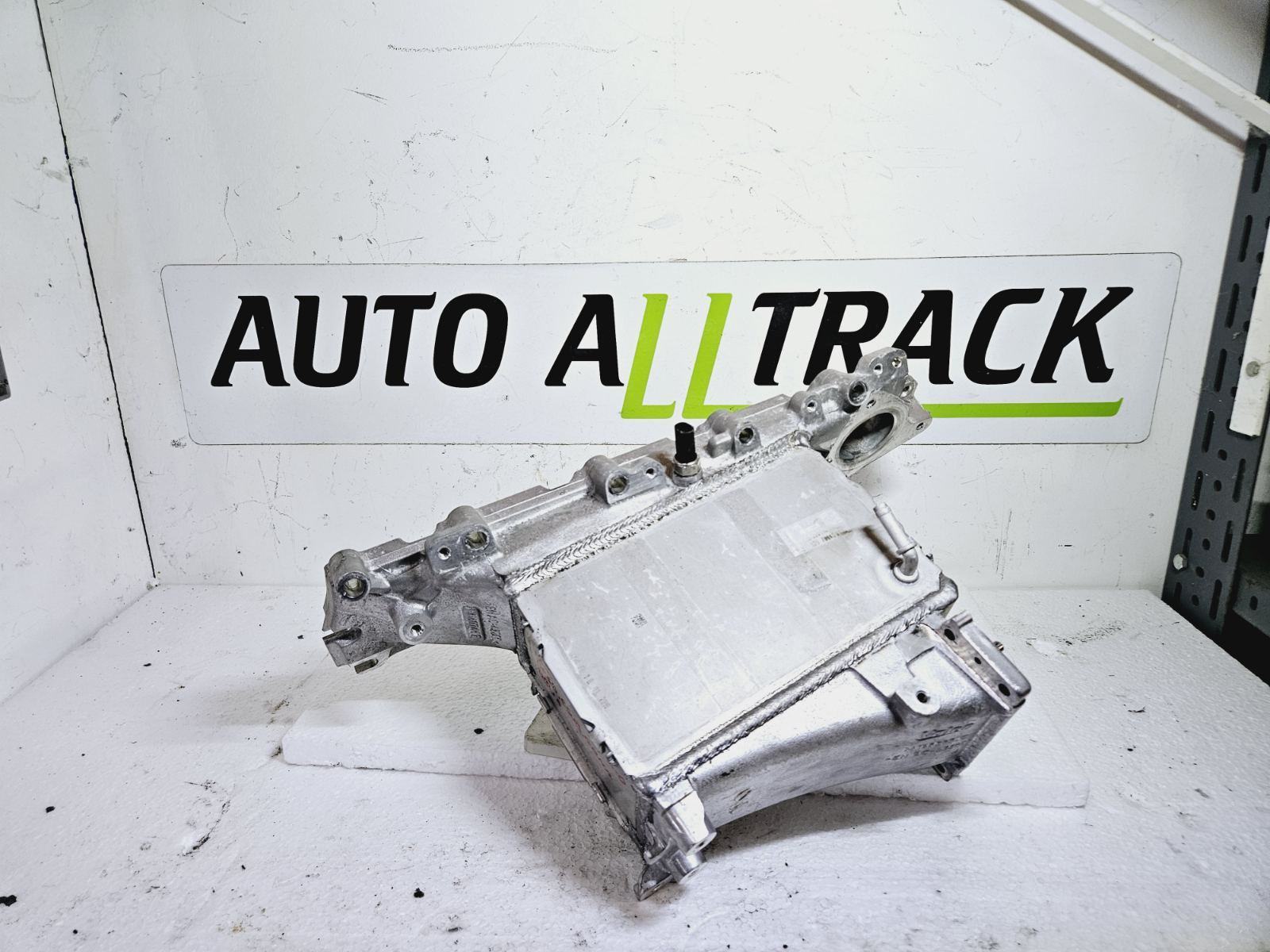 Audi a4 8w b9 a5 f5 sesalni kolektor intercooler 04L129766AS