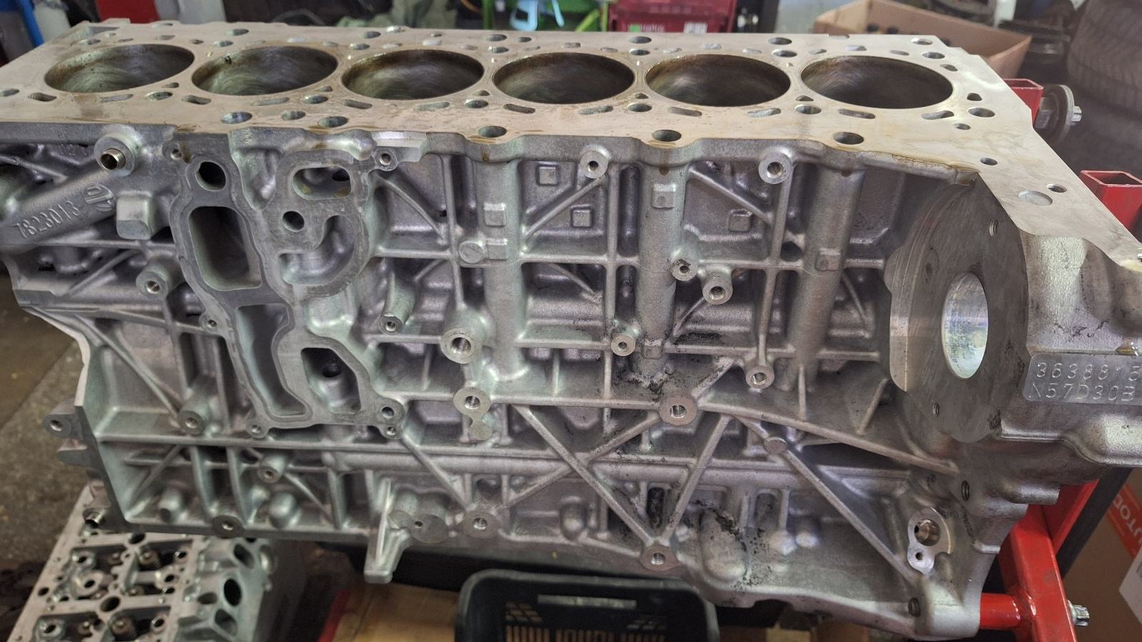 BMW N57D30B Blok motorja z gredjo
